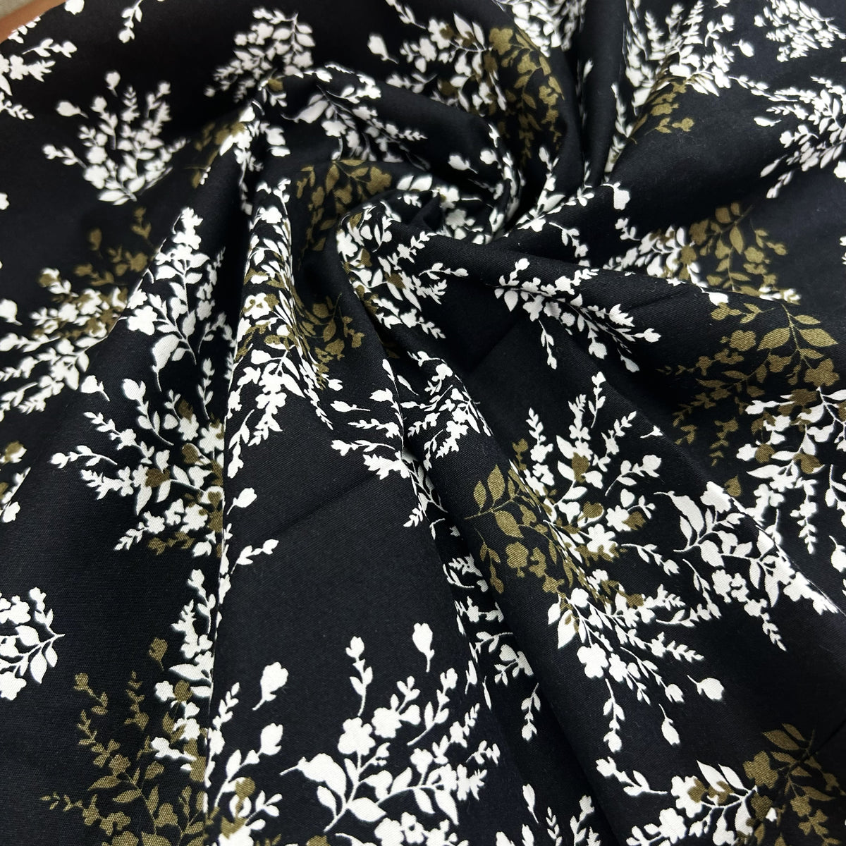 Leaves in the Wind – Lee Ann Textiles SG